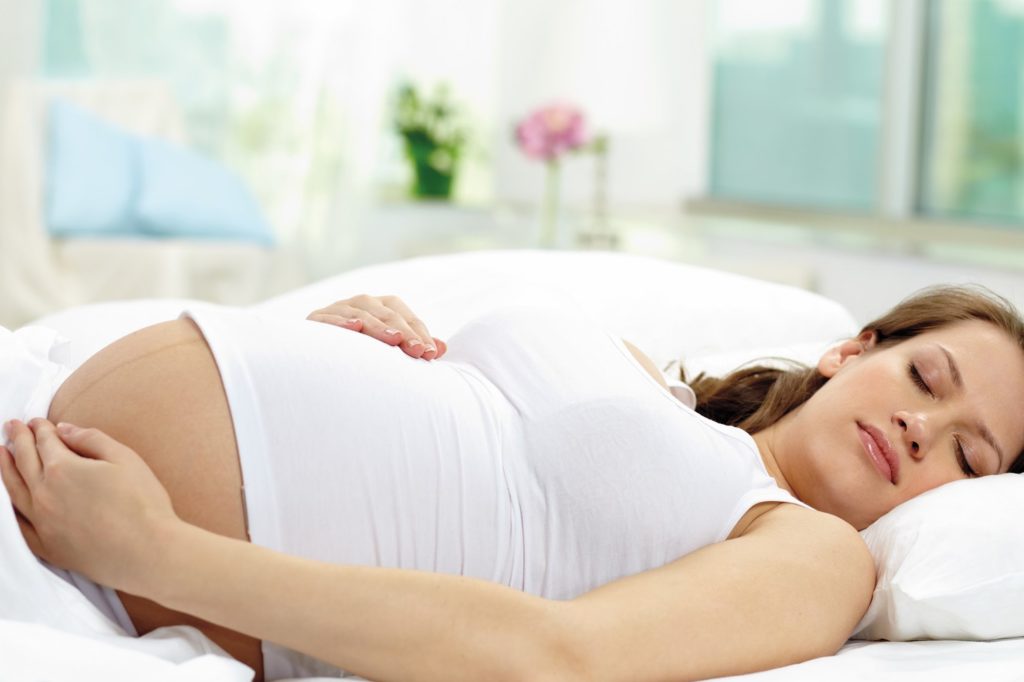 Hindari 4 Posisi Tidur Ini Saat Sedang Mengandung - Inspirasi Shopee