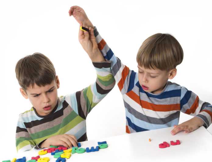 Si Kecil Rebutan Mainan? Begini Tipsnya Agar Balita Mau Berbagi, Moms ...