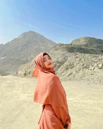 10 Potret Cantik Fuji An, Seleb Belia Berprestasi yang Tampil di Shopee Live! - Inspirasi Shopee