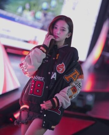 Profil dan Biodata Laura Ziphora, Gamer Cantik yang Buka Lapak ...