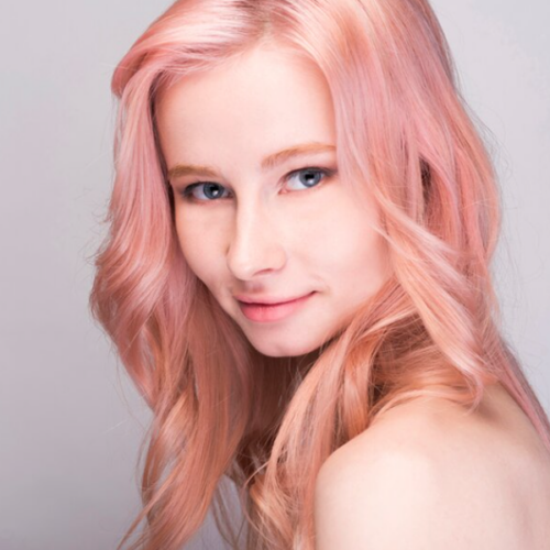 7 Inspirasi Warna Rambut Untuk Kulit Gelap, Bikin Penampilan Semakin ...