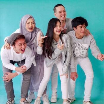 10 Potret Zee JKT48 Bareng Ayah dan Keluarga, Kompak Banget ...