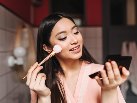 10 Rekomendasi Bedak Untuk Kulit Sensitif yang Aman dan Flawless - Inspirasi Shopee