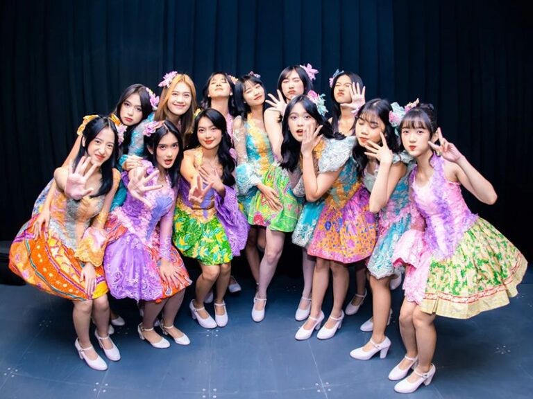 Chord JKT48 Heavy Rotation dan Lirik - Inspirasi Shopee