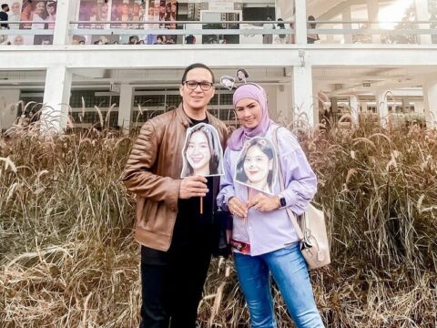 5 Fakta Orang Tua Zee JKT48, Pasangan Publik Figur! - Inspirasi Shopee