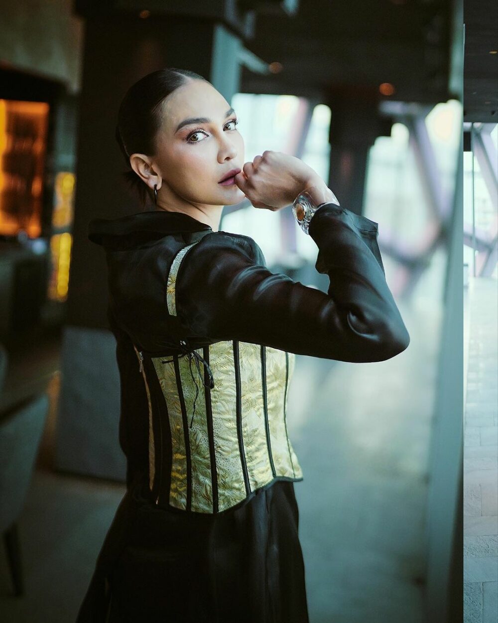 10 Foto Luna Maya Si Seleb Multitalenta, Stylish Banget! - Inspirasi Shopee
