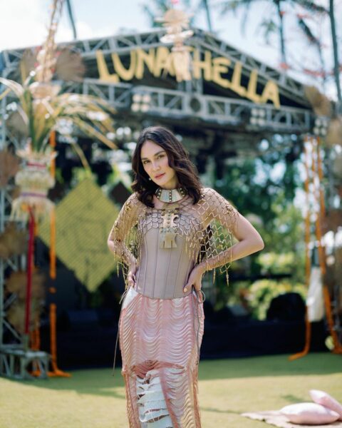 10 Foto Luna Maya Si Seleb Multitalenta, Stylish Banget! - Inspirasi Shopee