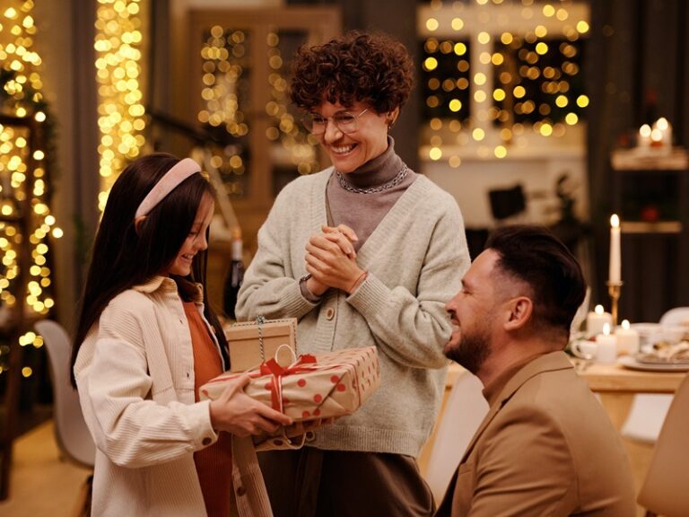 30 Ide Kado Natal yang Berkesan dan Unik - Inspirasi Shopee