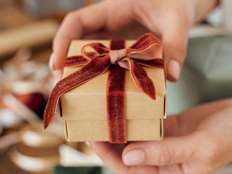 20 Ide Hadiah & Kado Valentine untuk Pacar, Teman, & Gebetan ...