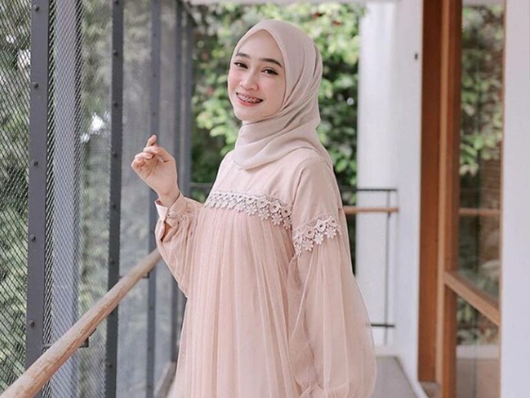 15 Model Gamis untuk Orang Gemuk Biar Kelihatan Langsing - Inspirasi Shopee