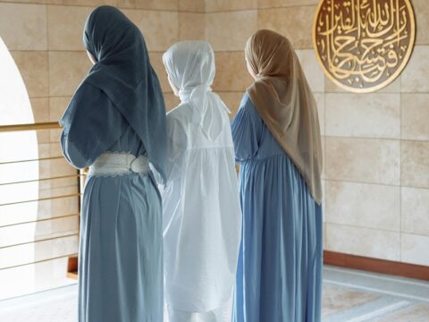 Doa Iftitah Lengkap: Arab, Latin, dan Arti - Inspirasi Shopee