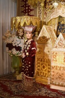 38 Pakaian Adat Indonesia, Lengkap! - Inspirasi Shopee